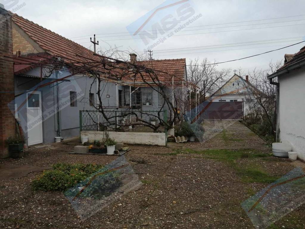 Samostalna porodična kuća 104 m², odlično stanje, Ruma