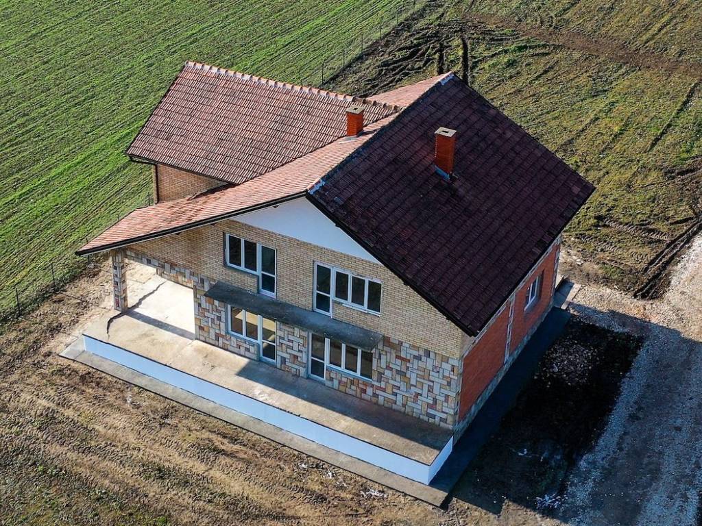 Samostalna porodična vila Donja Trešnjevica, Topola