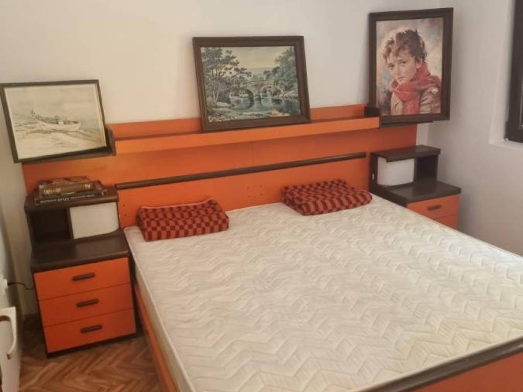 Samostalna porodična vila 140 m², u dobrom stanju, Kursumlija