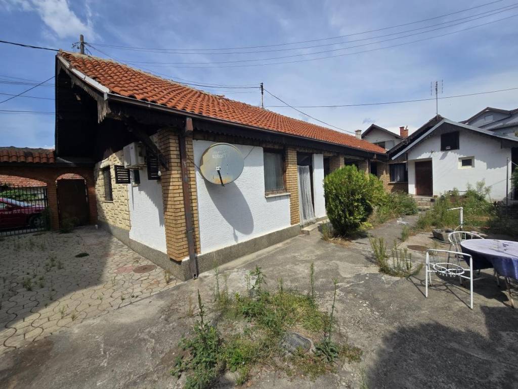Samostalna porodična vila 74 m², u dobrom stanju, Bujanovac