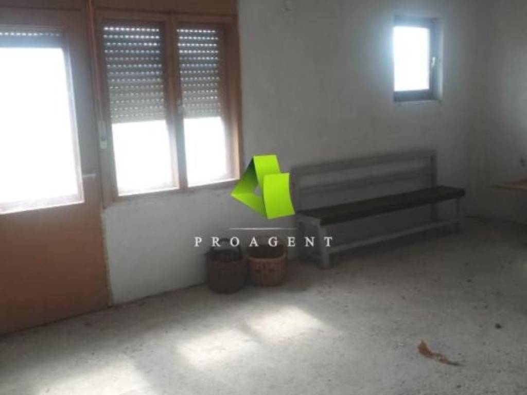 Samostalna porodična vila 150 m², u dobrom stanju, Bela Palanka