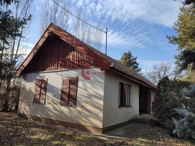Samostalna porodična vila 100 m², u dobrom stanju, Makova sedmica, Subotica