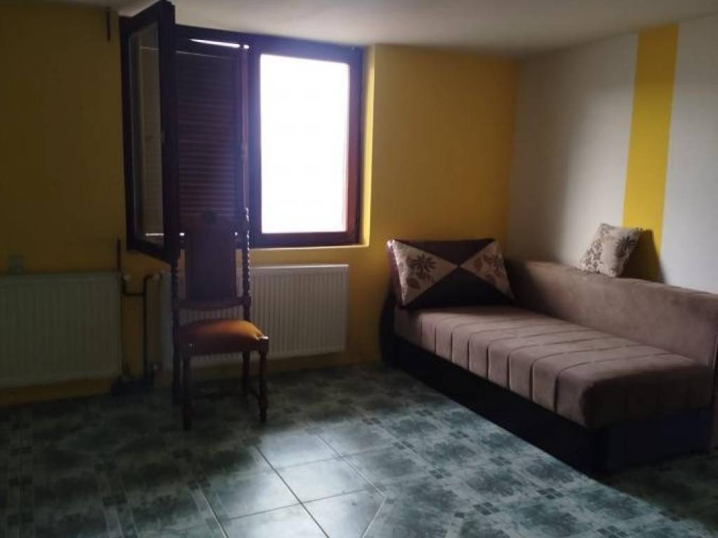 Samostalna porodična vila 126 m², u dobrom stanju, Pivara, Kragujevac