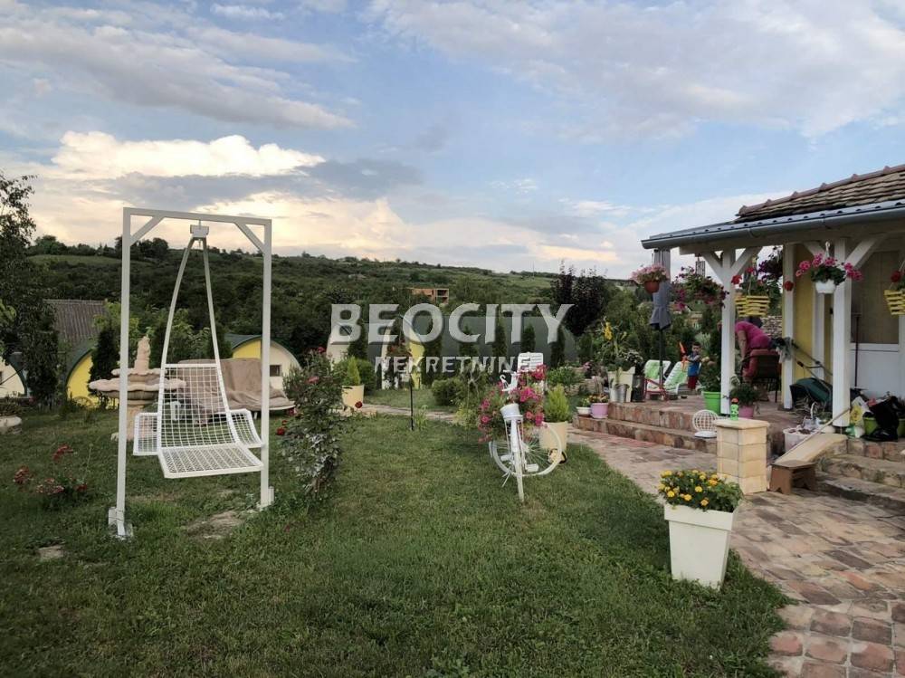 Samostalna porodična vila 90 m², novo, Centar - Novi Bulevar, Novi Sad