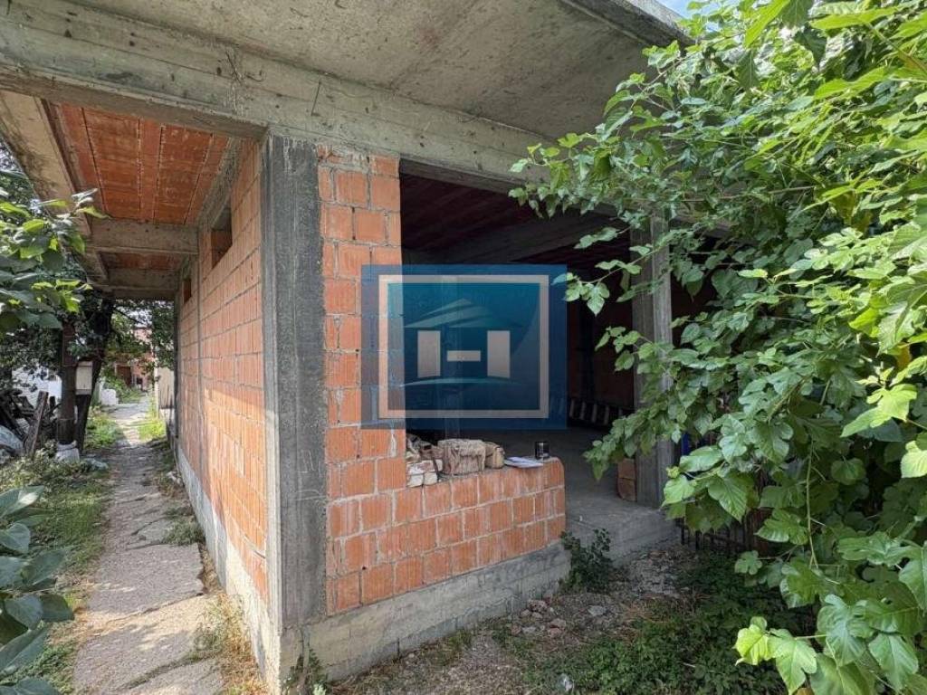Samostalna porodična vila 56 m², u dobrom stanju, Jagodina