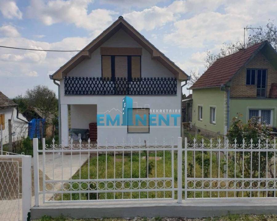 Samostalna porodična vila 150 m², u dobrom stanju, Krčedin, Inđija