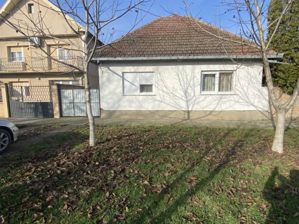 Samostalna porodična vila 120 m², u dobrom stanju, Mitrovica