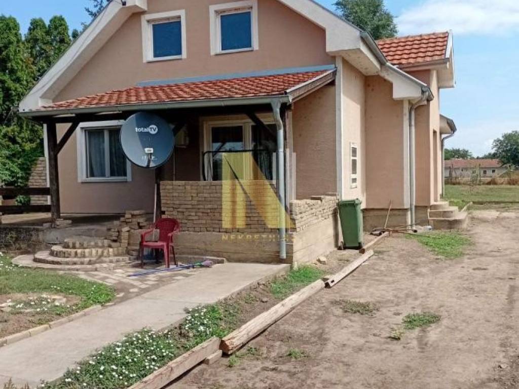 Samostalna porodična vila 170 m², novo, Centar, Vrbas