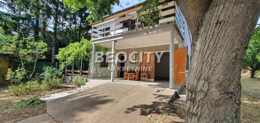 Samostalna porodična vila 176 m², za renoviranje, Centar, Irig