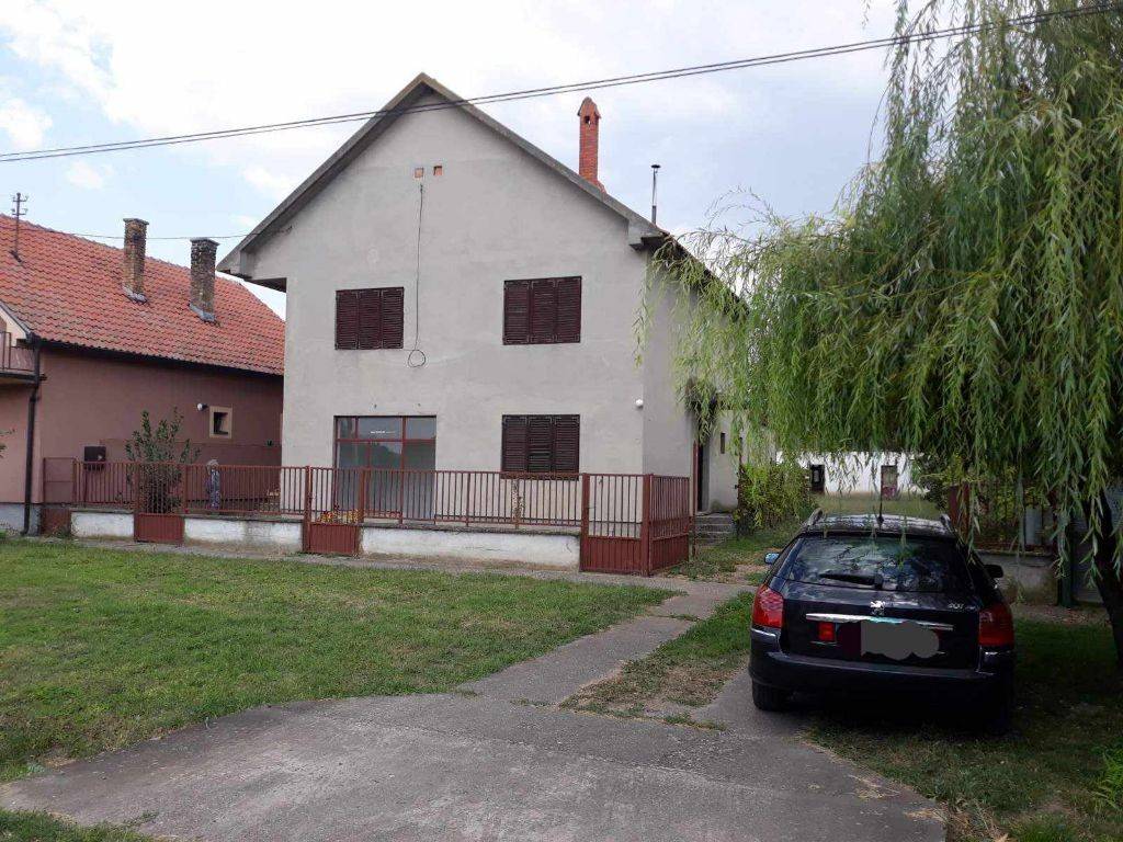 Samostalna porodična vila 190 m², novo, Centar, Kovin
