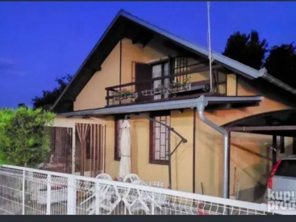 Samostalna porodična vila 127 m², u dobrom stanju, Veliko Gradište