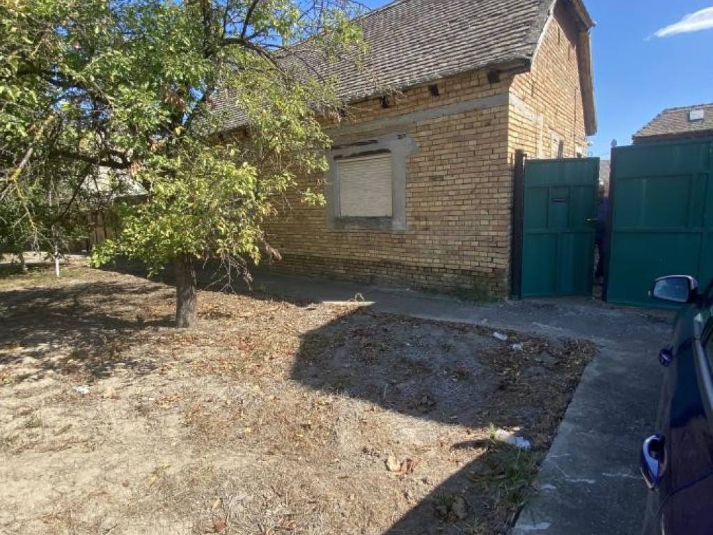 Samostalna porodična vila 80 m², u dobrom stanju, Mitrovica
