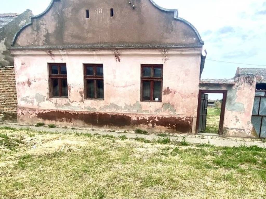 Samostalna porodična vila 98 m², u dobrom stanju, Mitrovica