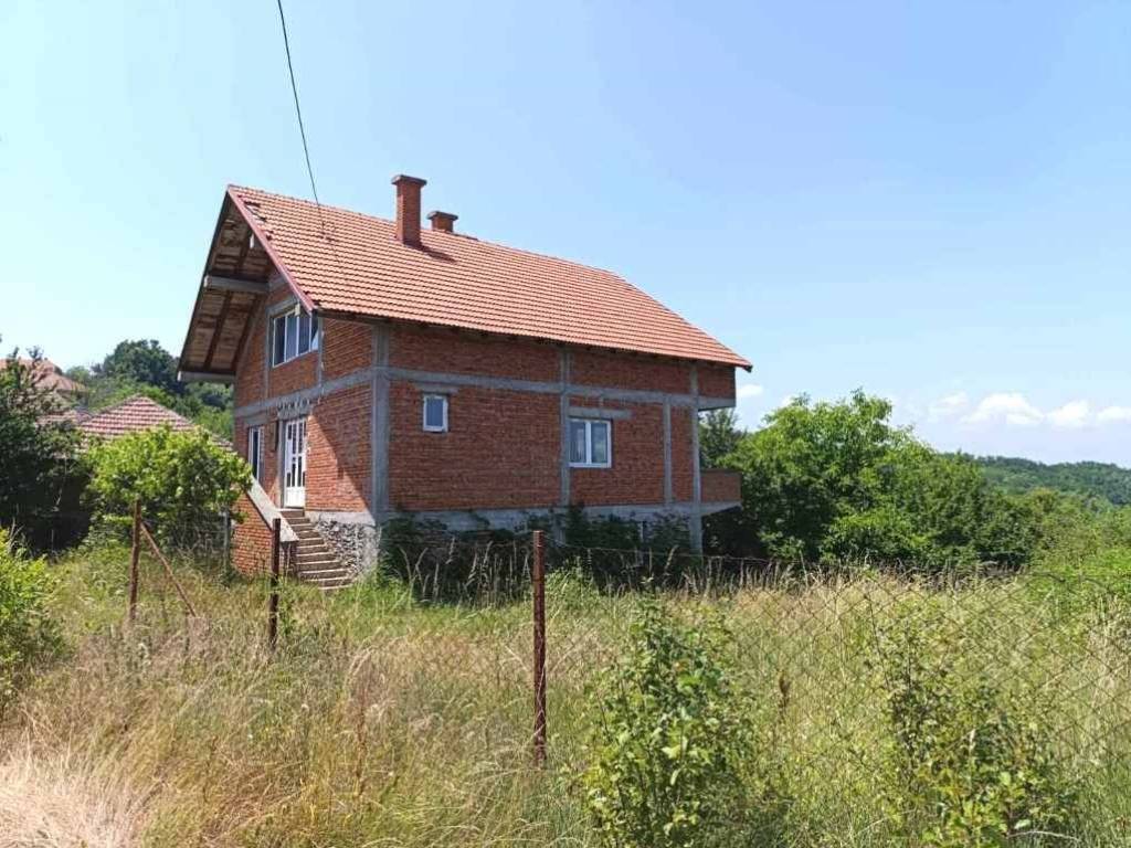 Samostalna porodična vila 170 m², novo, Pristina