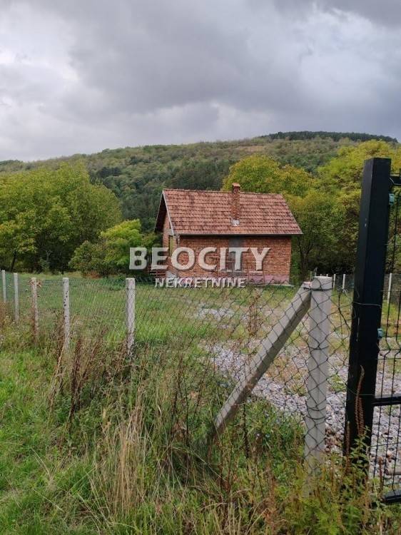 Samostalna porodična vila 82 m², novo, Centar, Irig