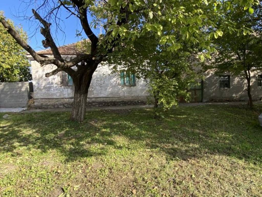 Samostalna porodična vila 98 m², u dobrom stanju, Mitrovica