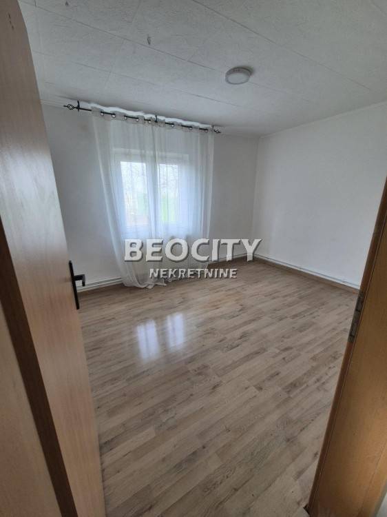 Samostalna porodična vila 85 m², u dobrom stanju, Centar - Novi Bulevar, Novi Sad