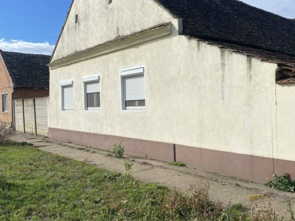Samostalna porodična vila 128 m², u dobrom stanju, Mitrovica