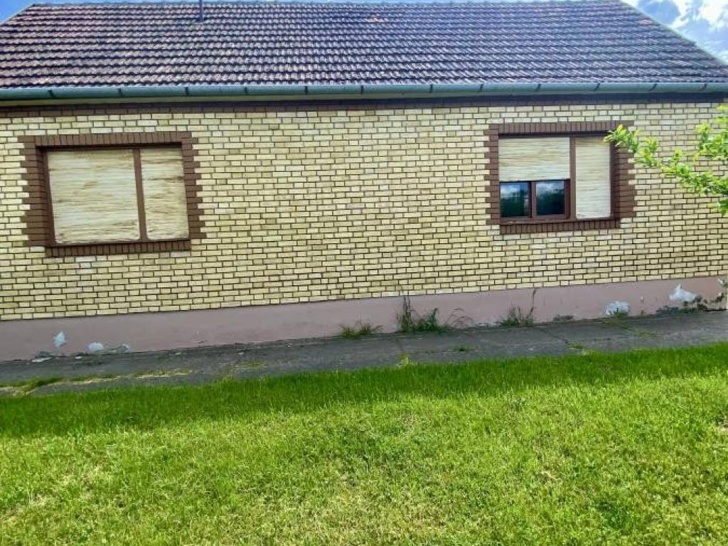 Samostalna porodična vila 103 m², u dobrom stanju, Mitrovica
