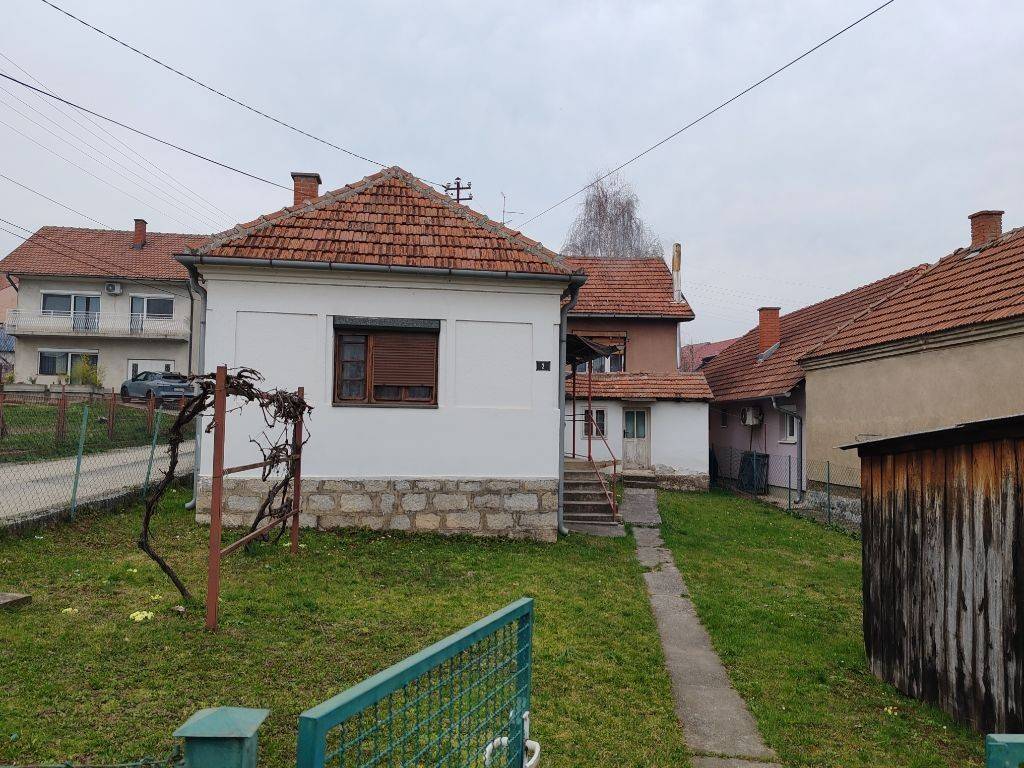 Samostalna porodična vila 50 m², za renoviranje, Valjevo - Divčibare