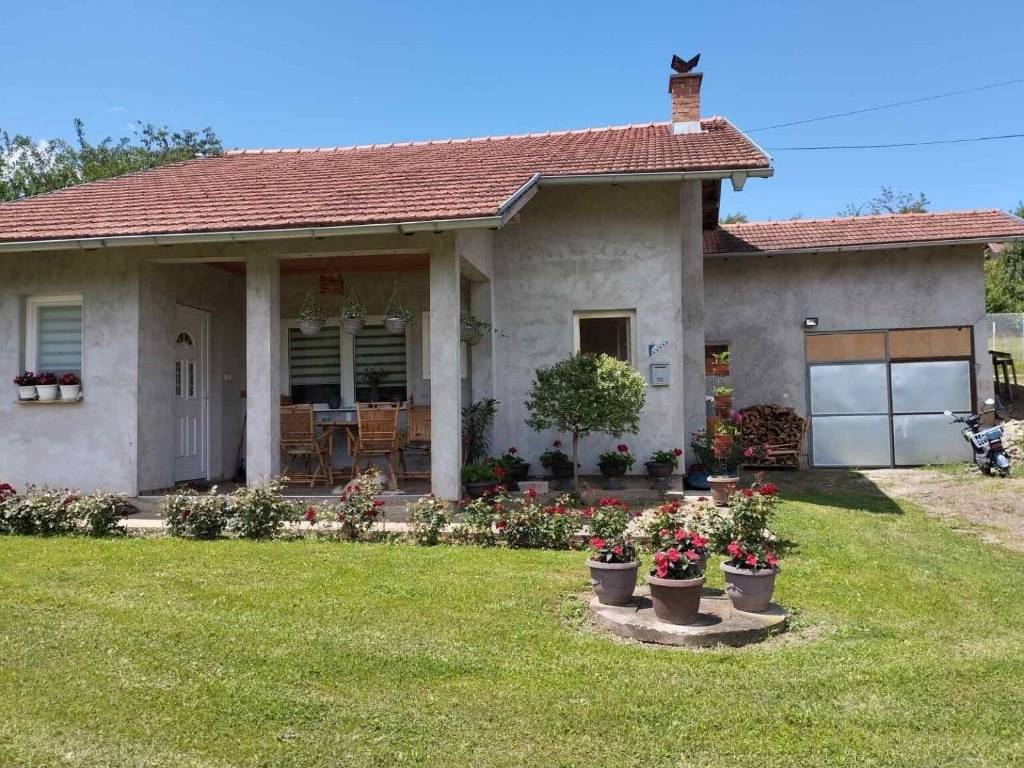 Samostalna porodična vila 83 m², u dobrom stanju, Sunčani breg, Vrnjačka Banja