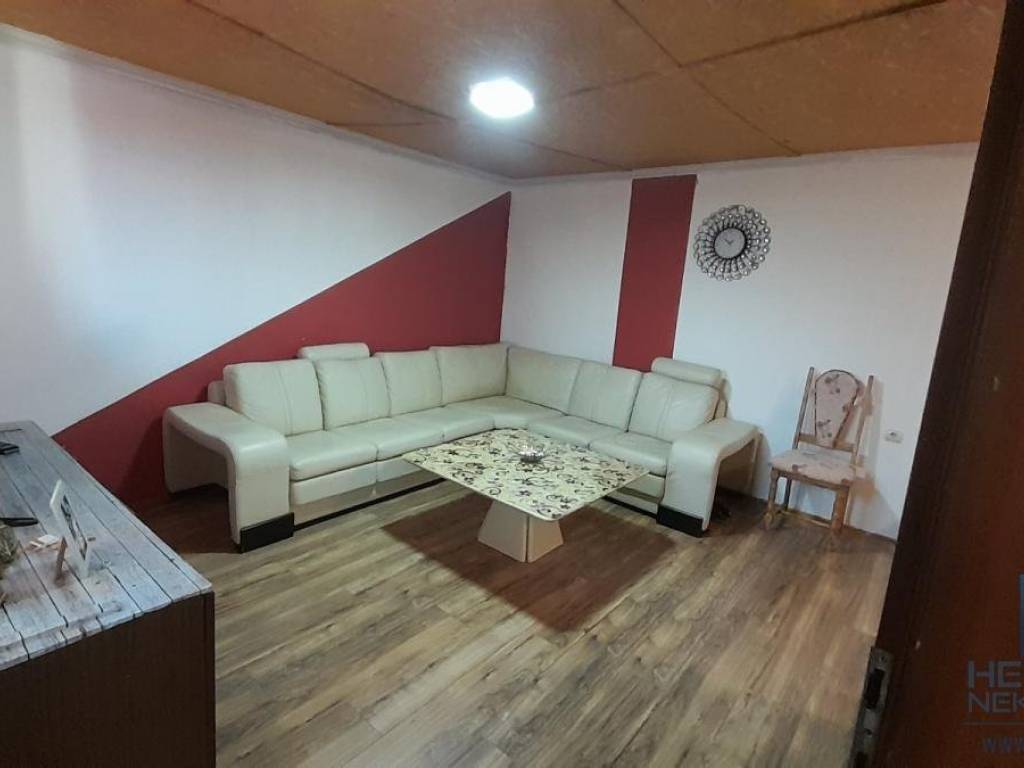 Samostalna porodična vila 61 m², u dobrom stanju, Jagodina