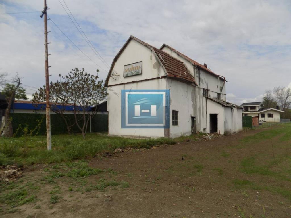 Samostalna porodična vila 199 m², u dobrom stanju, Paraćin