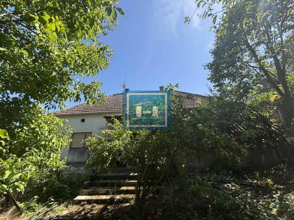 Samostalna porodična vila 76 m², u dobrom stanju, Varvarin