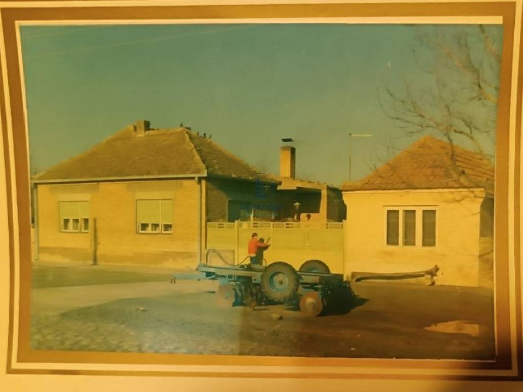 Samostalna porodična vila 148 m², u dobrom stanju, Opovo