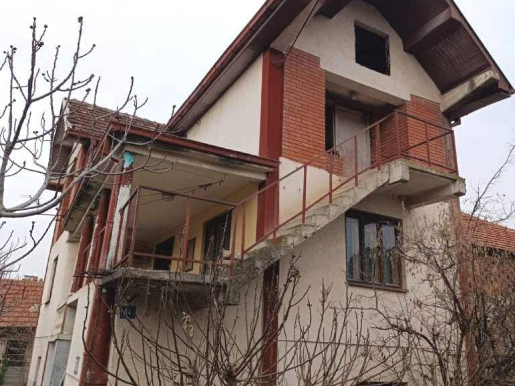 Samostalna porodična vila 130 m², Leskovac