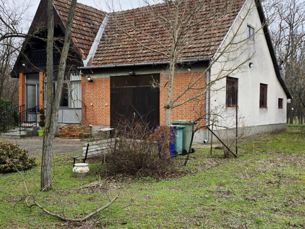 Samostalna porodična kuća 125 m², Centar 1, Subotica