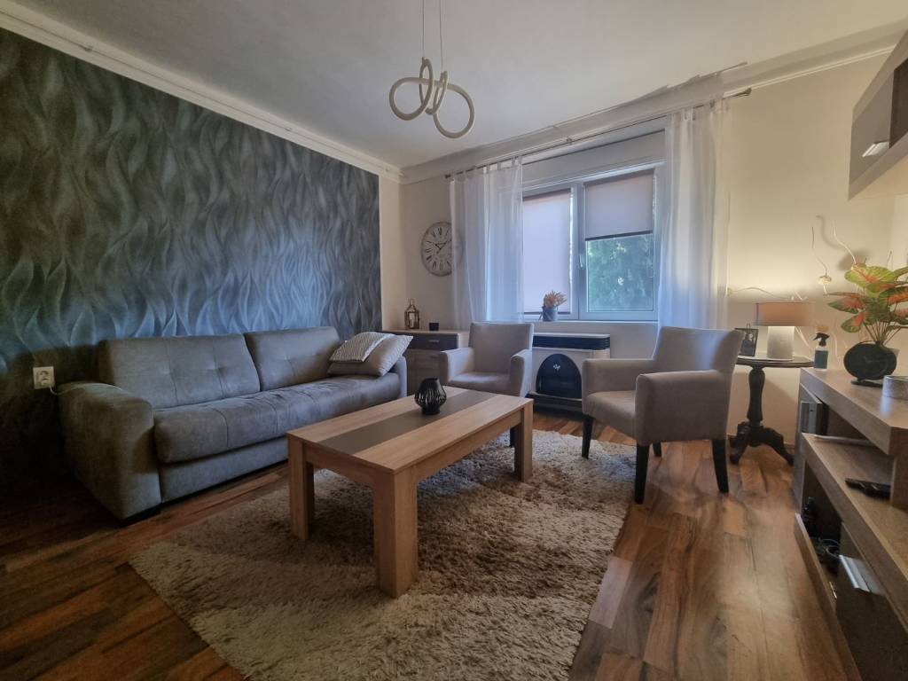 Samostalna porodična kuća 215 m², Centar 1, Subotica