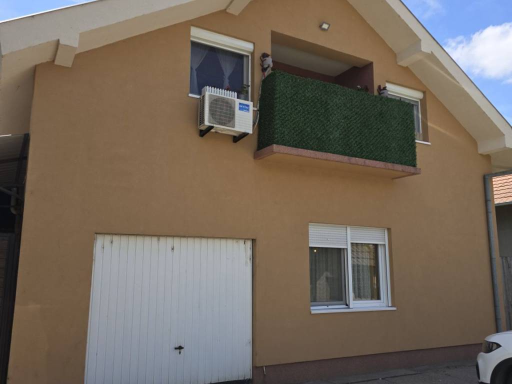 Samostalna porodična kuća 111 m², Centar 1, Subotica
