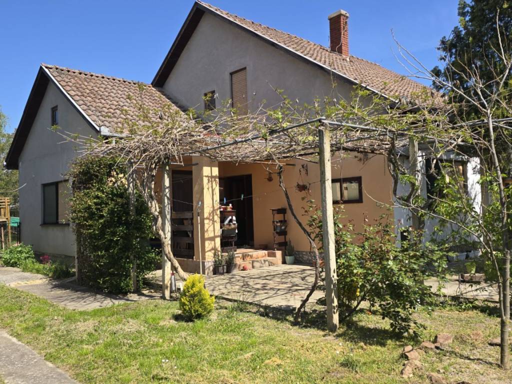 Samostalna porodična kuća 161 m², Futog, Novi Sad