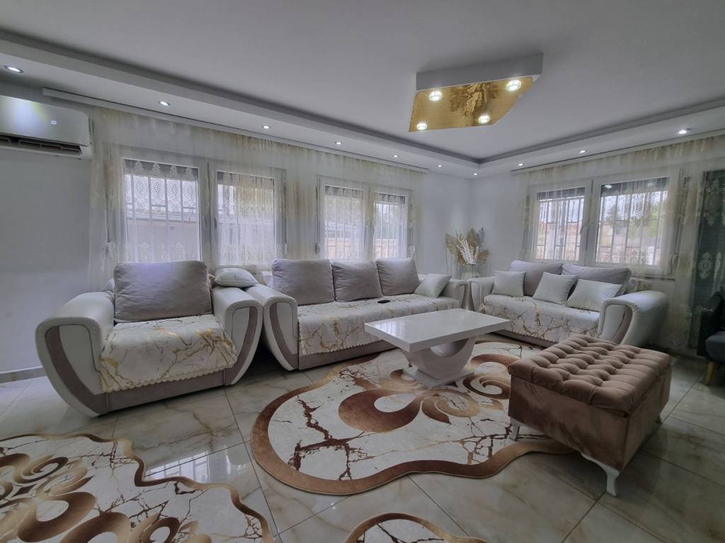 Samostalna porodična kuća 236 m², Centar 1, Subotica