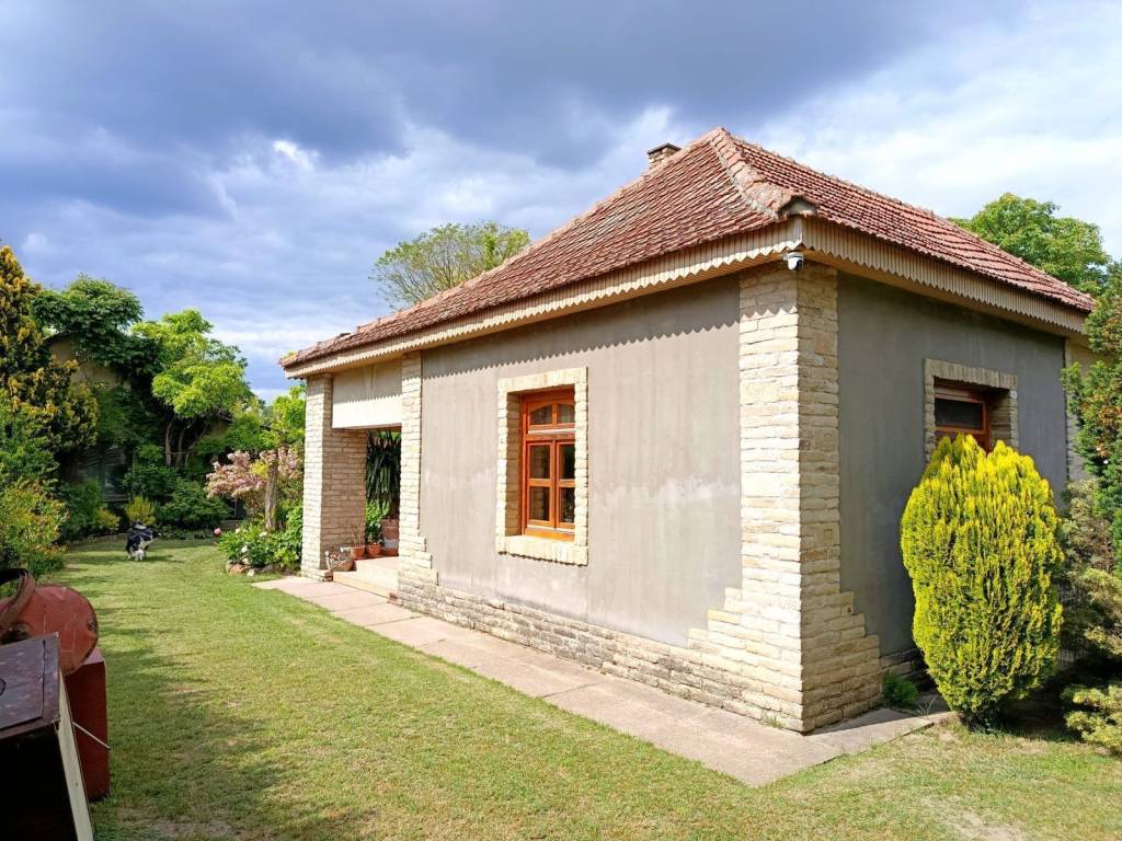 Samostalna porodična kuća 140 m², Centar 1, Subotica