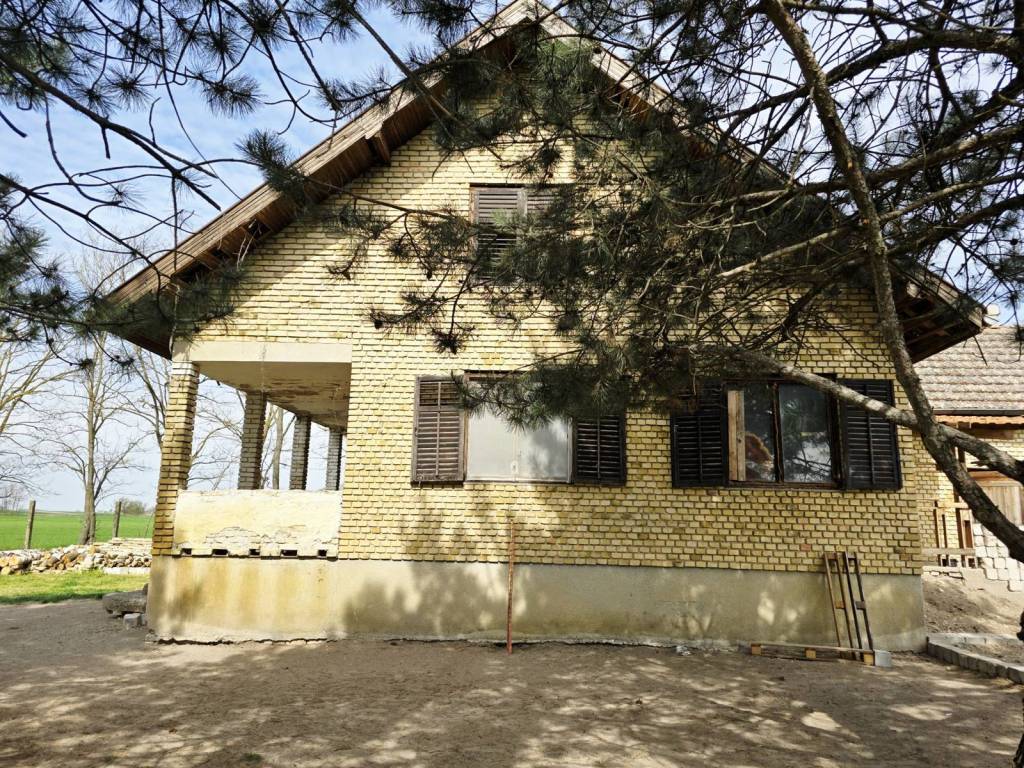 Samostalna porodična kuća 122 m², Centar 1, Subotica