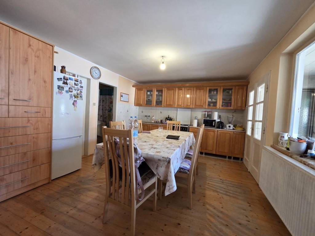 Samostalna porodična kuća 198 m², Bačka Topola