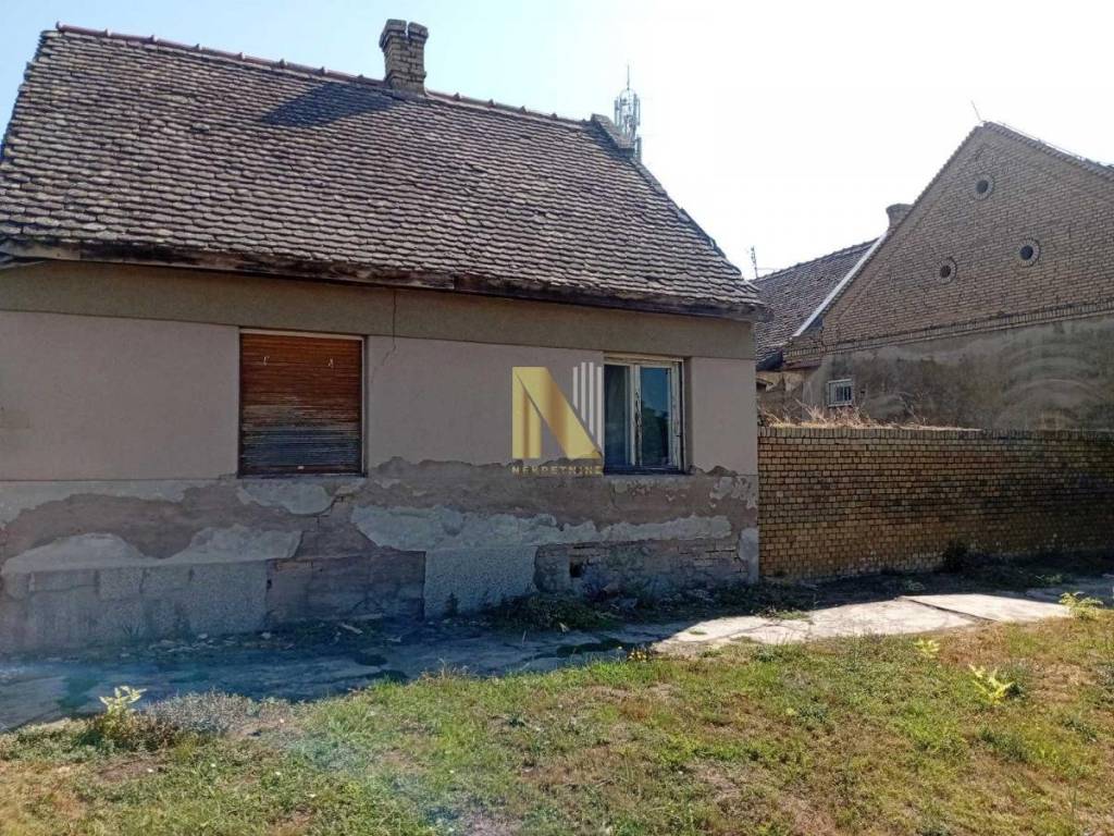 Samostalna porodična vila 56 m², u dobrom stanju, Centar, Vrbas