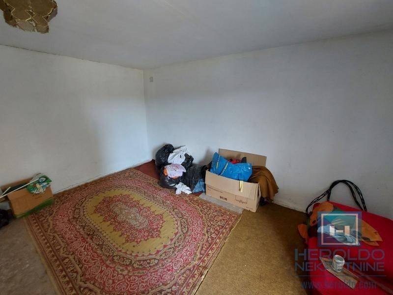 Samostalna porodična vila 100 m², u dobrom stanju, Jagodina