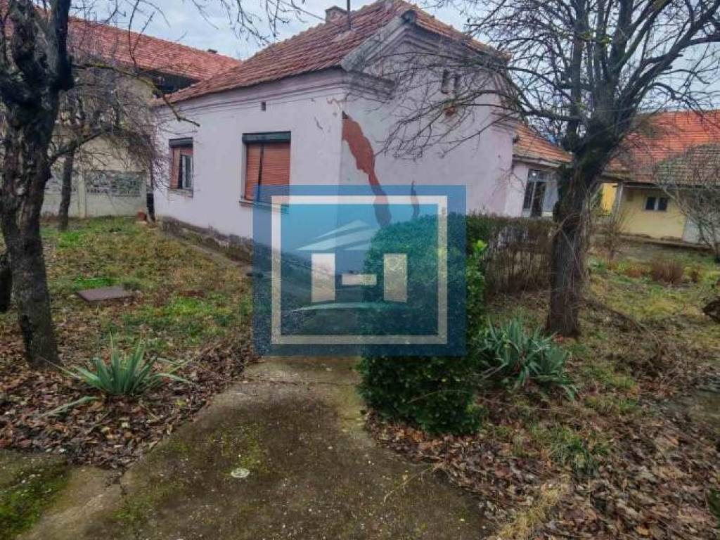 Samostalna porodična vila 203 m², u dobrom stanju, Paraćin