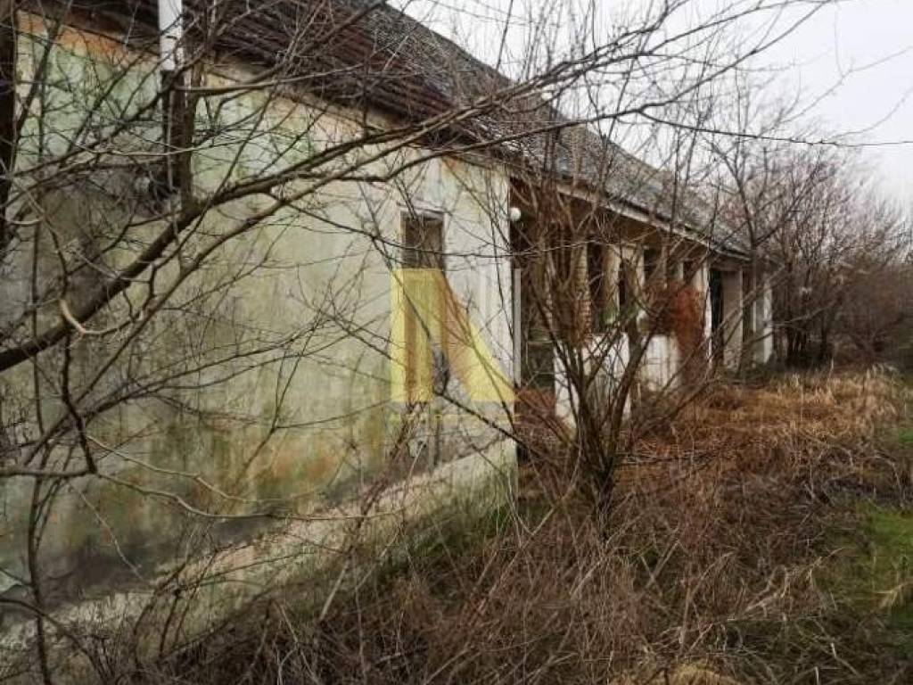 Samostalna porodična vila 209 m², u dobrom stanju, Centar, Bačka Palanka