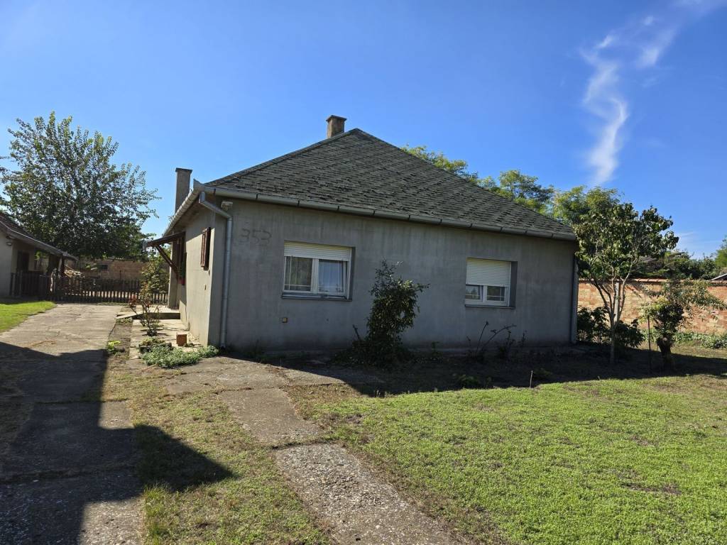 Samostalna porodična kuća 129 m², Centar 1, Subotica