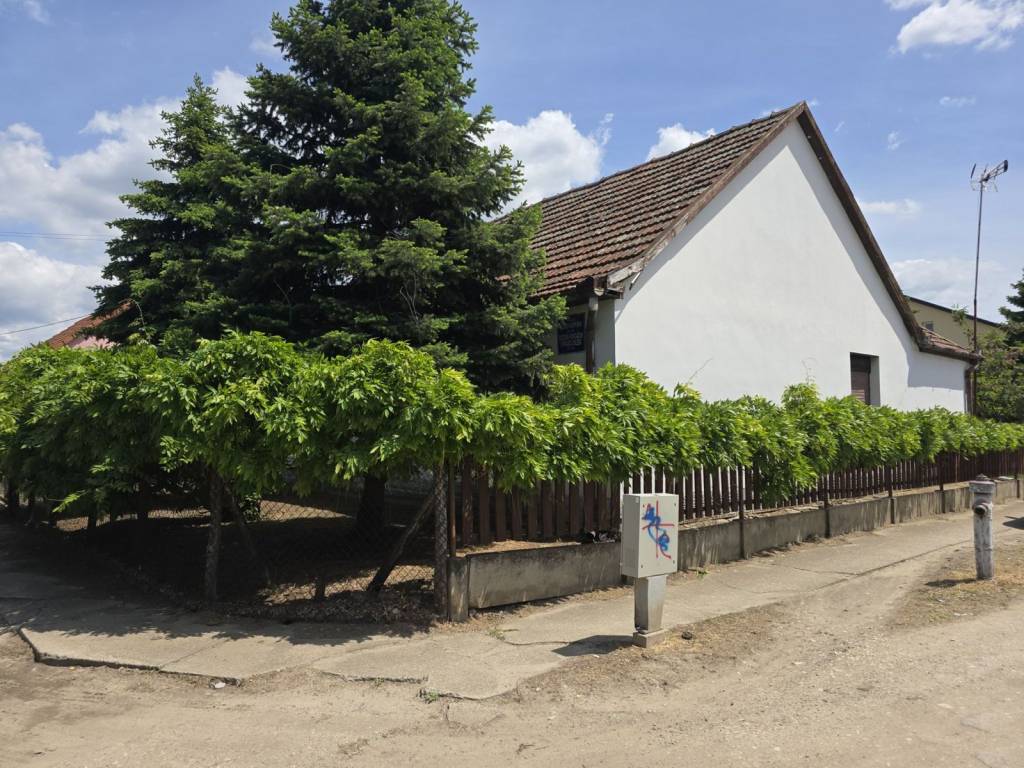 Samostalna porodična kuća 86 m², Centar 1, Subotica