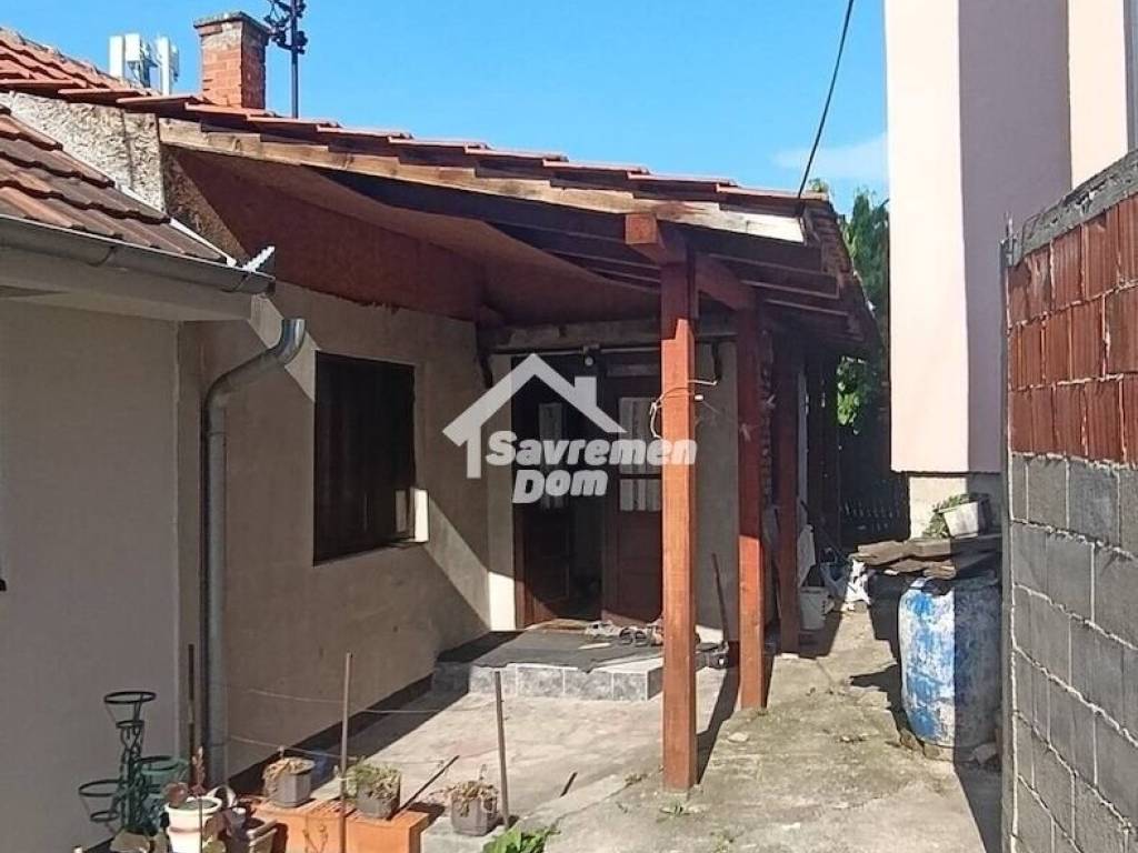 Samostalna porodična kuća 52 m², za renoviranje, Stara Varoš, Kragujevac