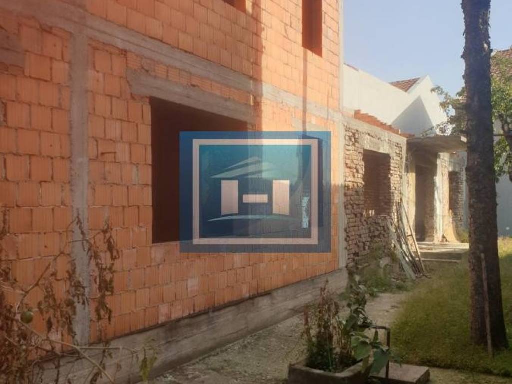 Samostalna porodična vila 94 m², u dobrom stanju, Paraćin