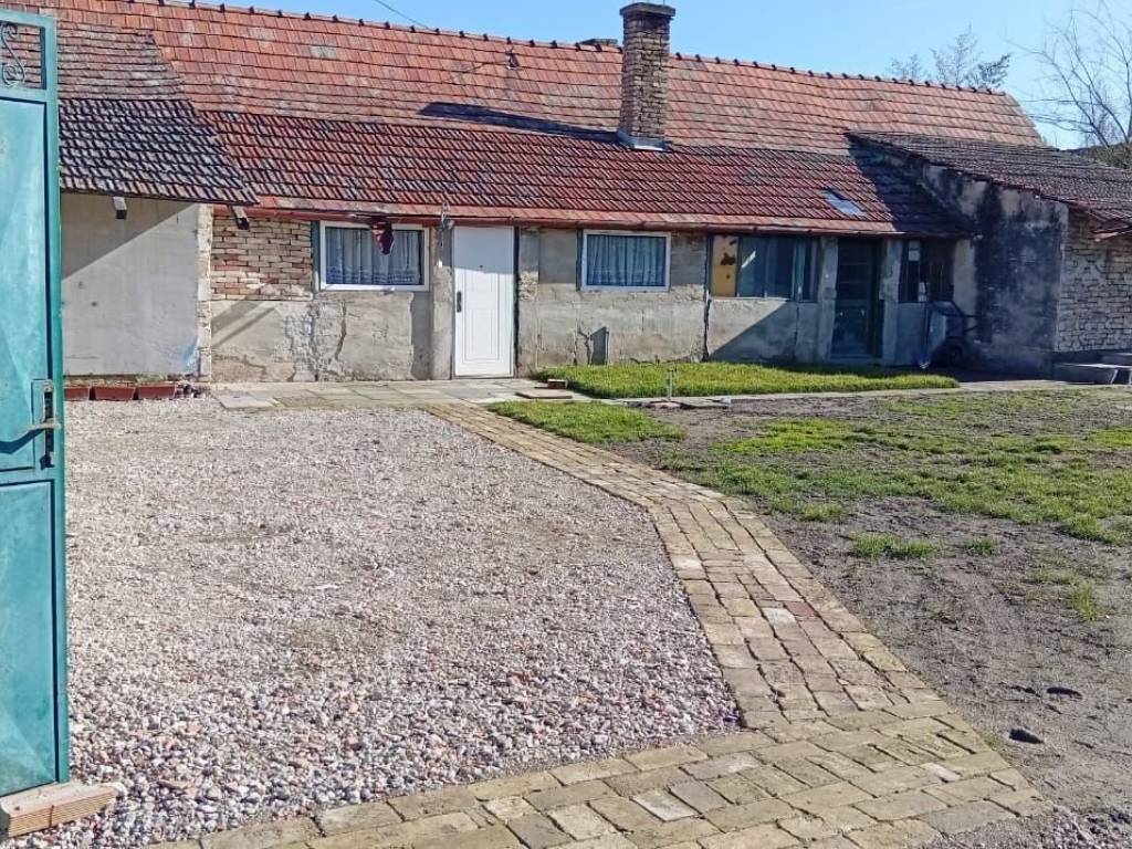Samostalna porodična kuća 187 m², Centar 1, Subotica