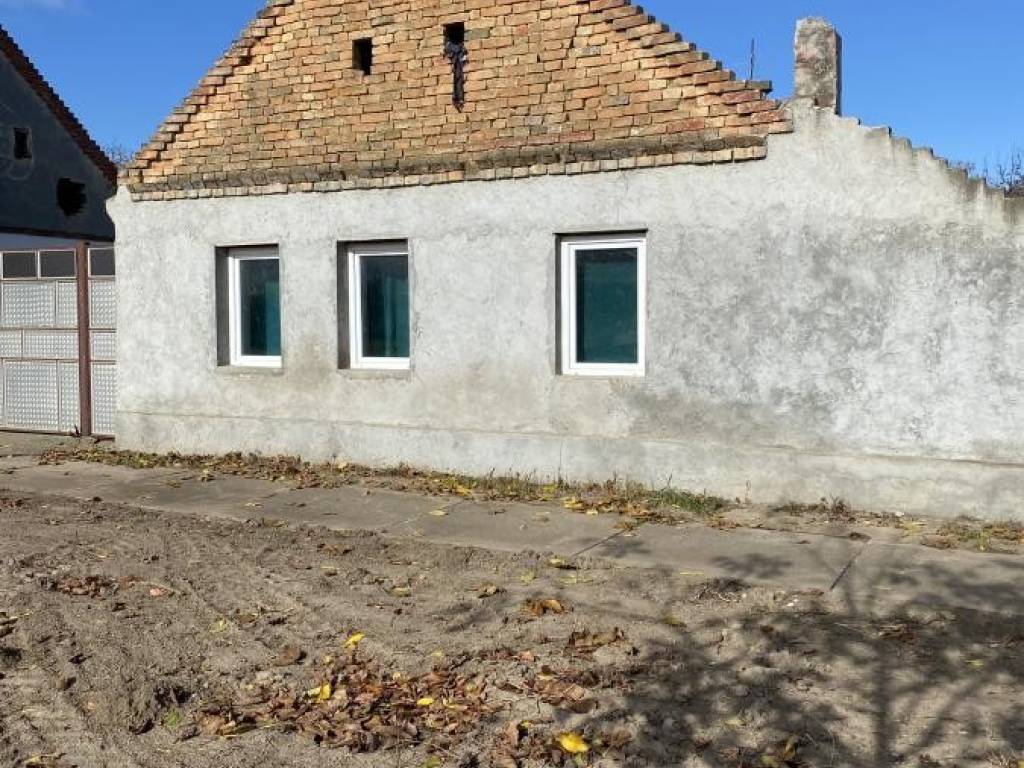 Samostalna porodična vila 70 m², u dobrom stanju, Mitrovica
