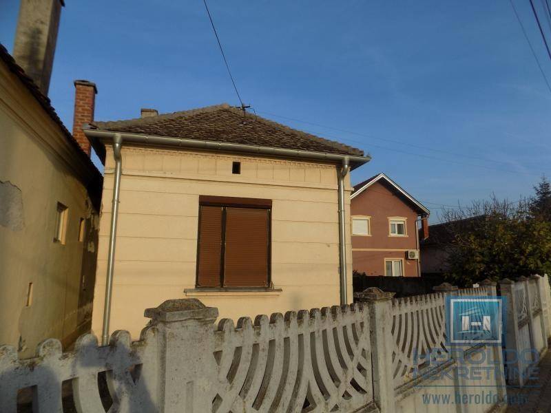 Samostalna porodična vila 138 m², u dobrom stanju, Paraćin