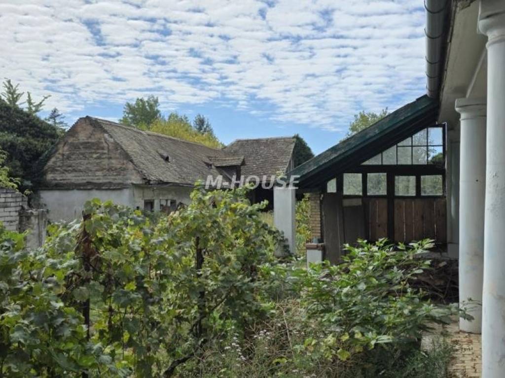 Samostalna porodična vila 524 m², u dobrom stanju, Apatin